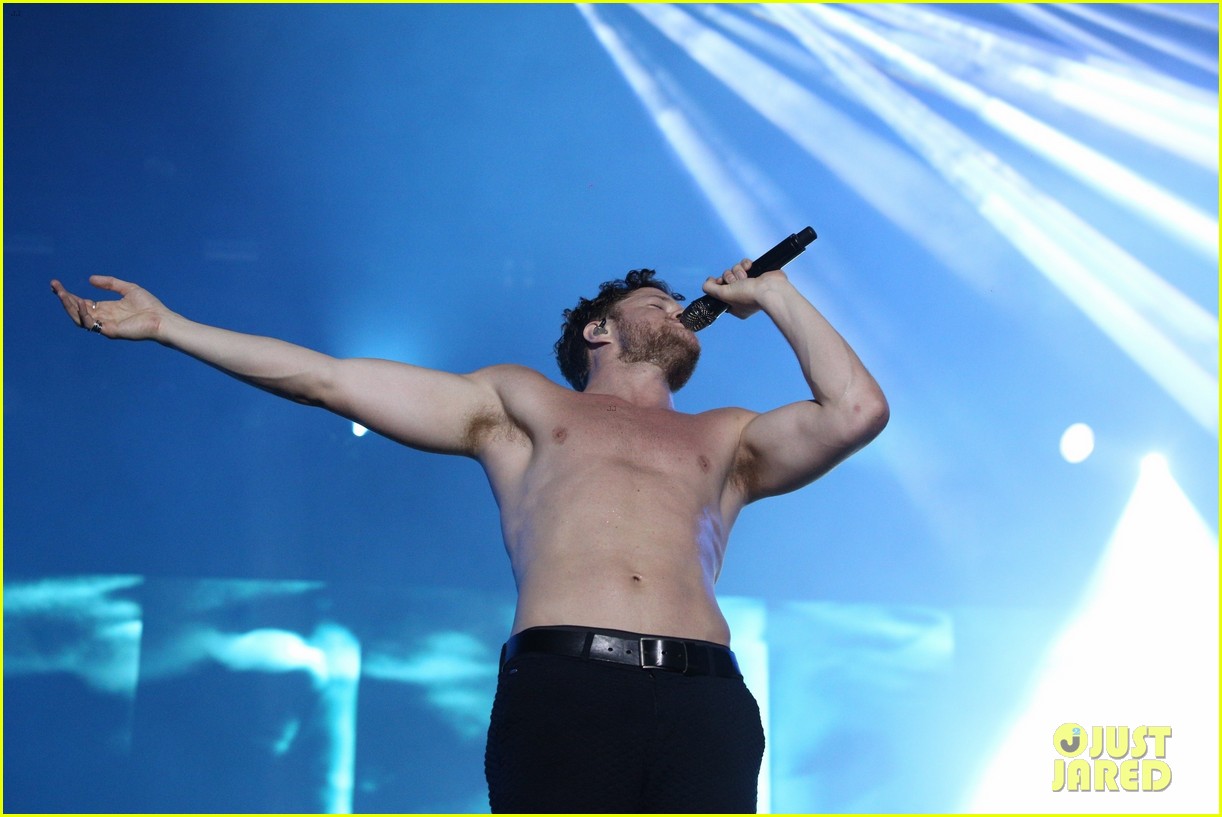 Imagine Dragons' Dan Reynolds Shows Off Incredible Body Transformation ...