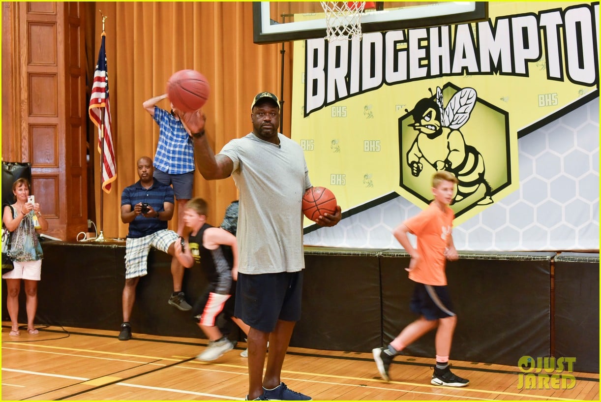 Jimmy Fallon & Shaquille O'Neal Play Basketball with Kids in the ...
