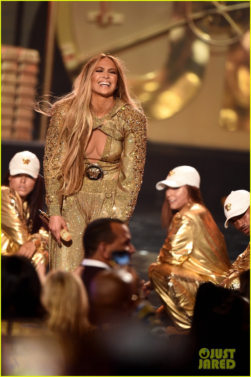 Jennifer Lopez Performs Her Greatest Hits for Epic VMAs 2018 ...
