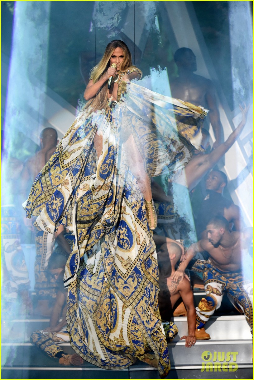 Jennifer Lopez Performs Her Greatest Hits for Epic VMAs 2018 ...