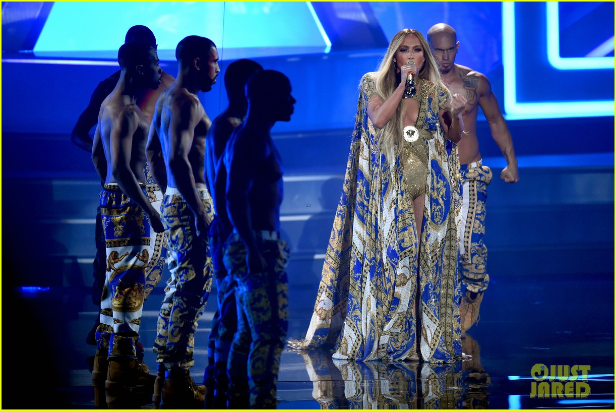 Jennifer Lopez Performs Her Greatest Hits for Epic VMAs 2018 ...