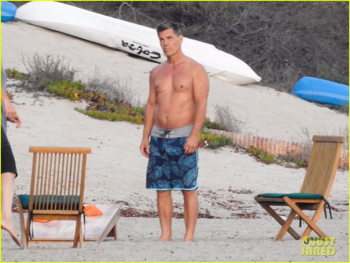 Josh Brolin Puts His Buff Body While Shirtless at the Beach: Photo ...