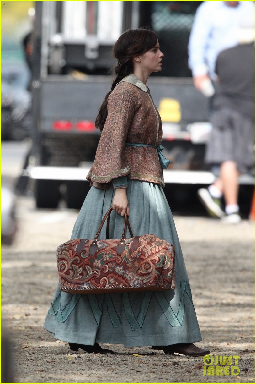 Emma Watson Begins Filming 'Little Women' - First Look Set Photos ...