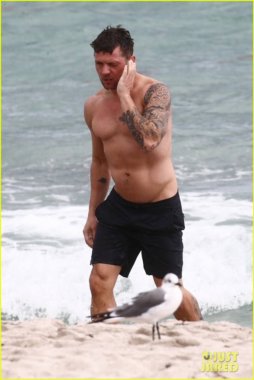 Ryan Phillippe Bares Hot Body While Shirtless in Miami!: Photo 4184427 ...