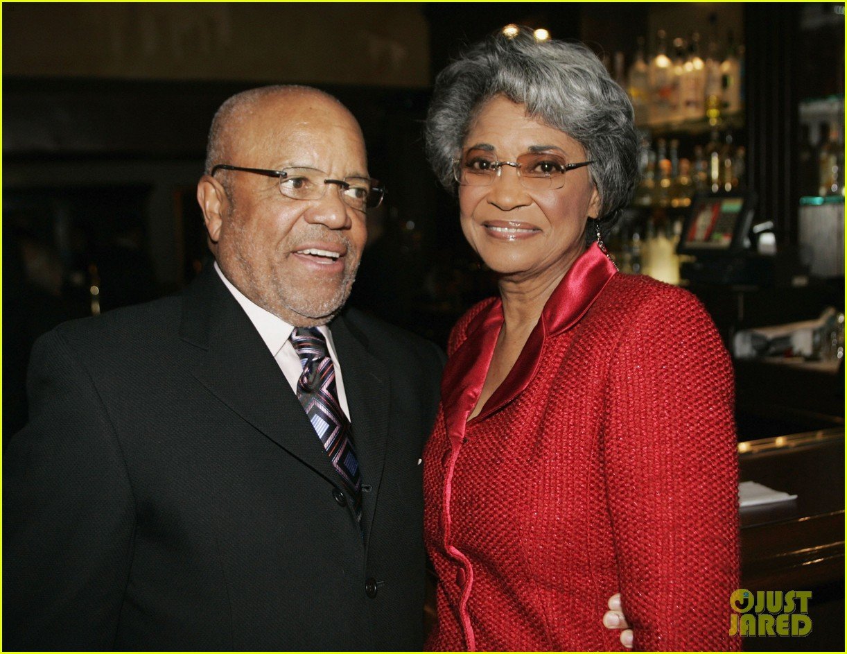 Nancy Wilson Dead - Grammy-Winning Jazz Singer Dies at 81: Photo ...