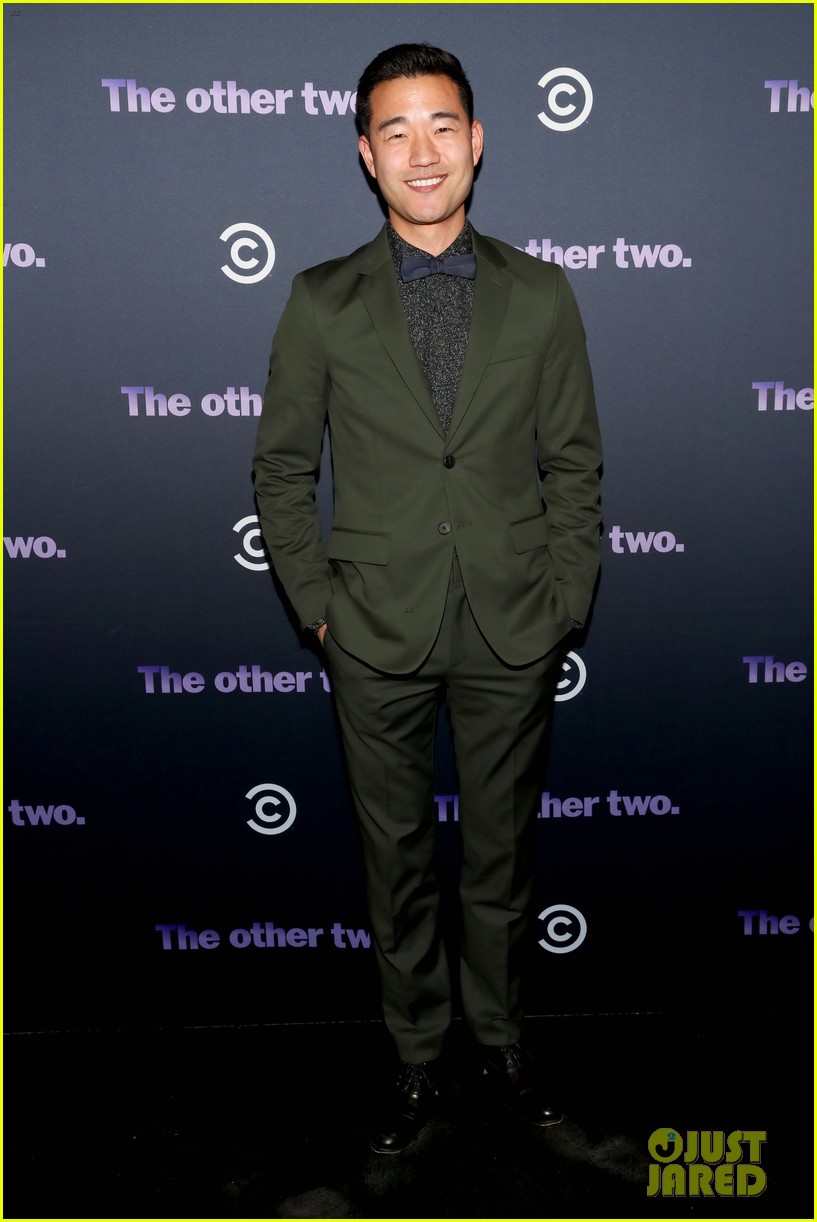 'The Other Two' Cast Get Star-Studded Support at Series Premiere Party ...