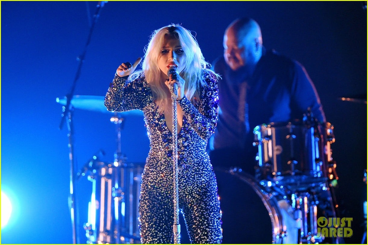 Lady Gaga Performs 'Shallow' Live at Grammys 2019 (Video): Photo ...