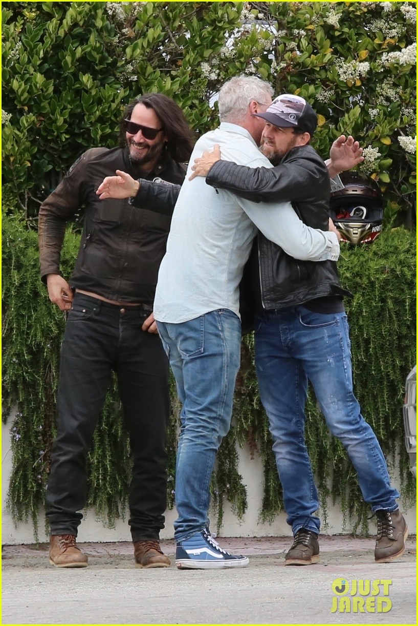 Keanu Reeves Runs Into Eric Dane While Hanging with Friends: Photo ...