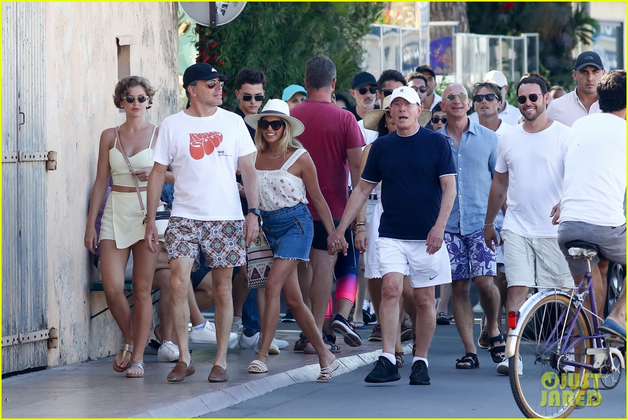 Jeff Bezos Gives Peek at Muscular Chest While on Vacation with ...