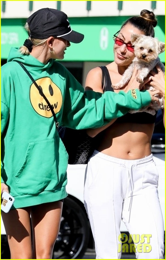 Hailey Bieber Shows Off Her Fit Physique While Hitting the Gym: Photo ...