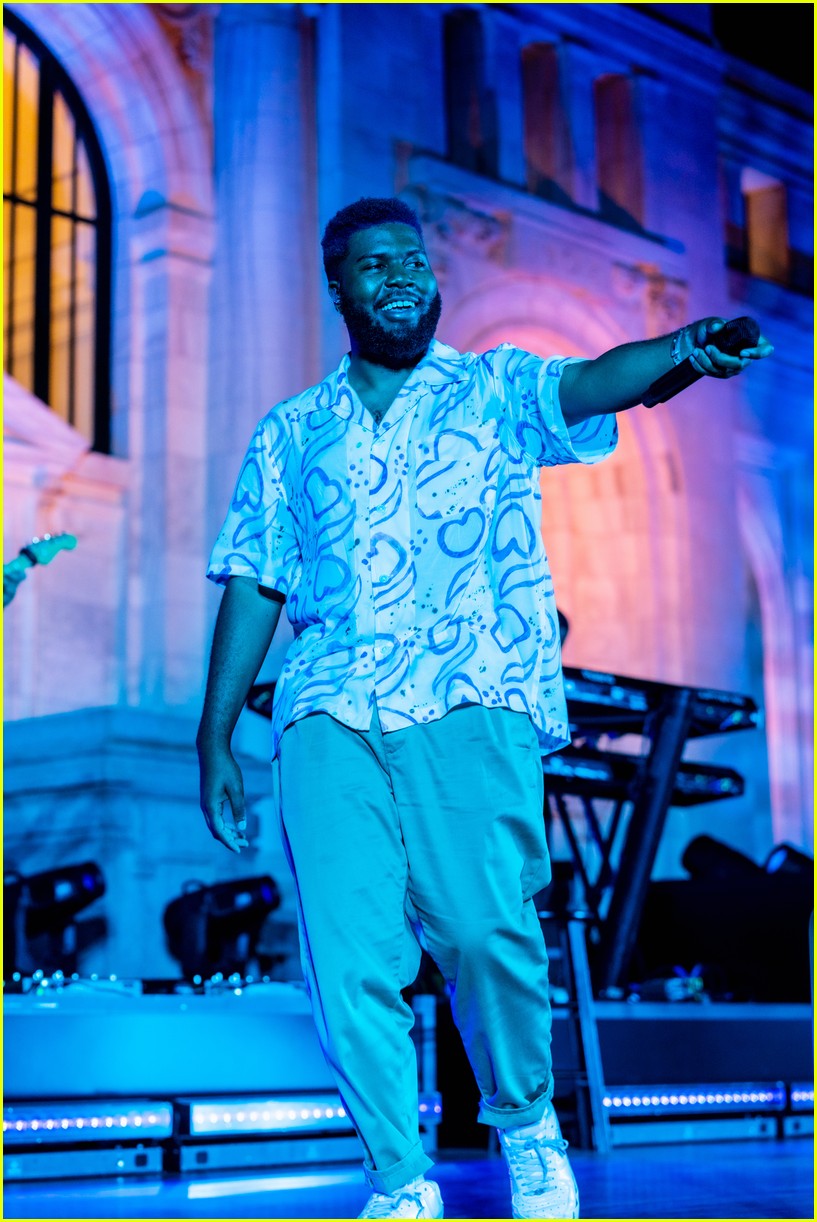 Khalid Performs at Apple Music's Up Next Live: Photo 4339921 | Khalid ...