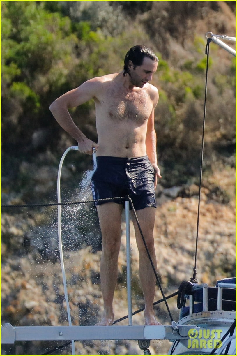 Mika Goes Shirtless on Vacation with Boyfriend Andreas Dermanis in ...