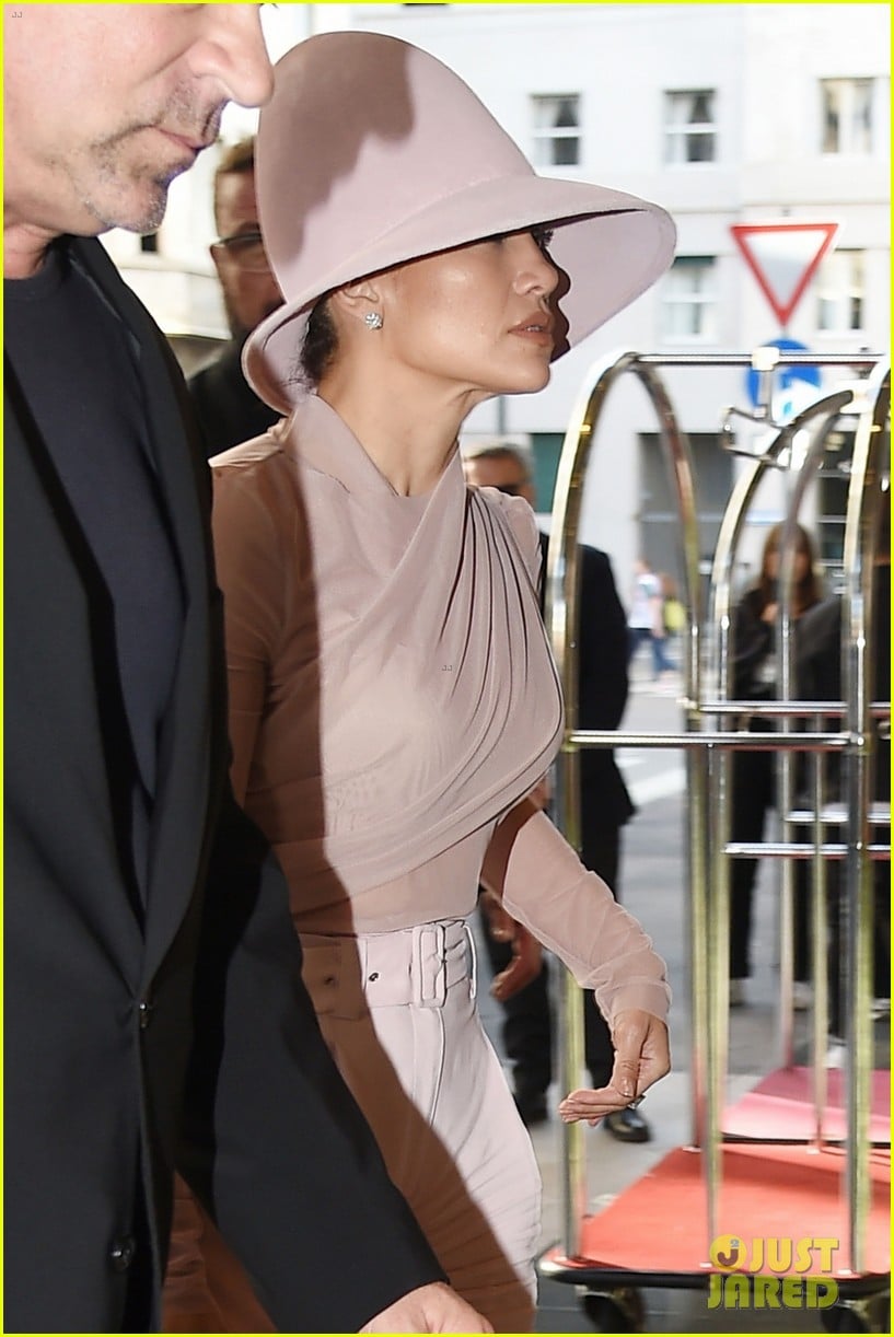 Jennifer Lopez, 50, wears two different 'interesting' giant hats while ...