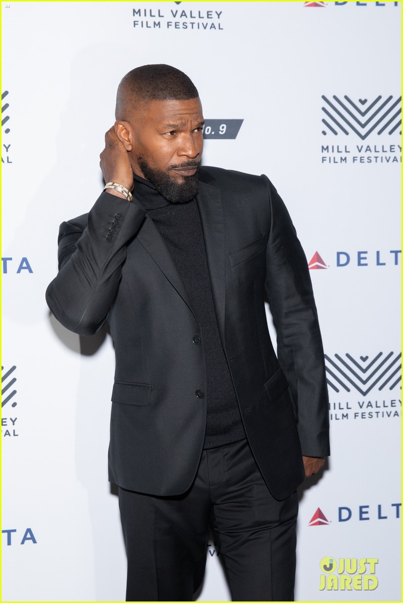 Jamie Foxx Looks Suave in Suit & Turtleneck at 'Just Mercy' Premiere ...
