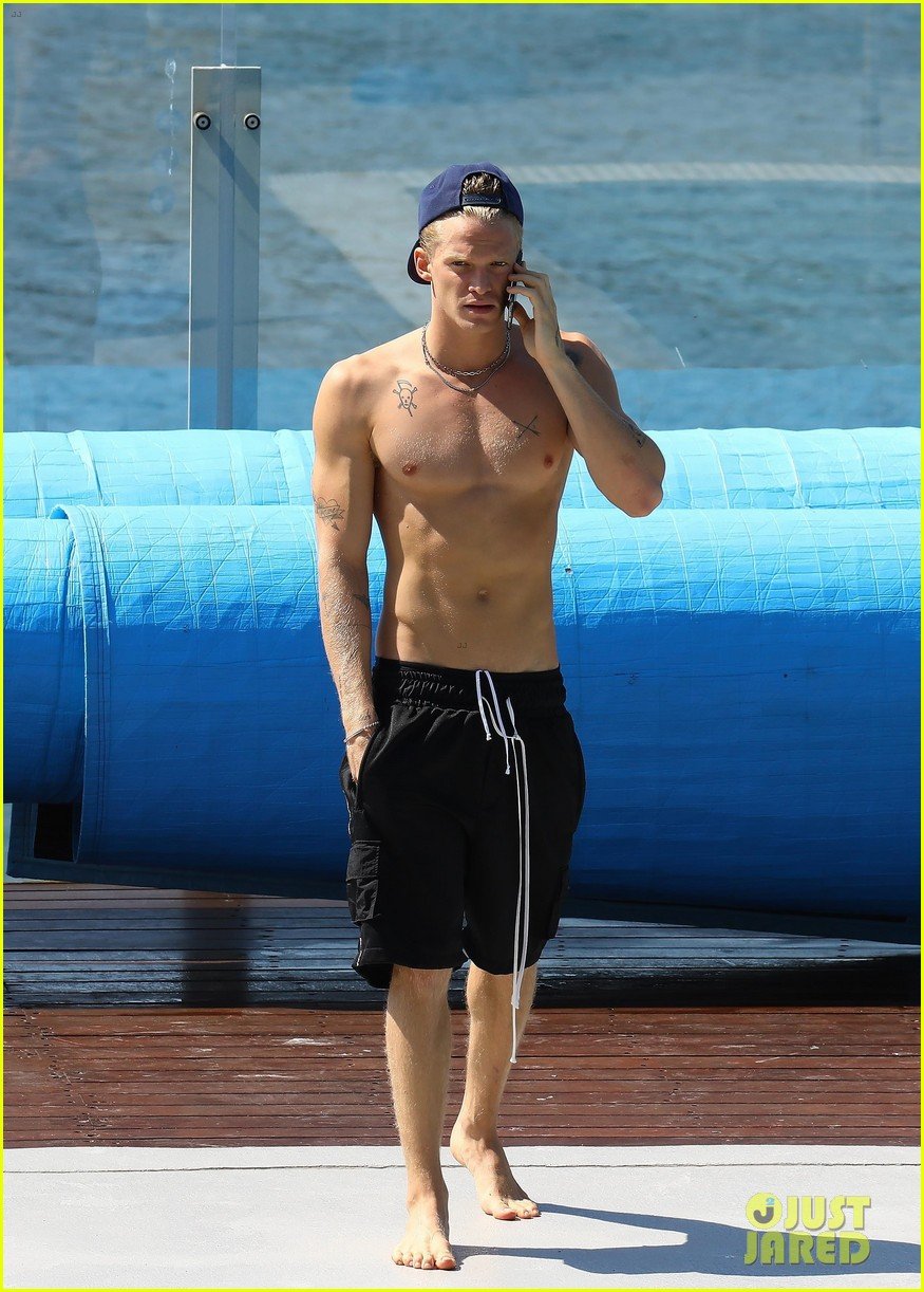 Cody Simpson Bares His Body in a Speedo in Australia!: Photo 4376376 ...