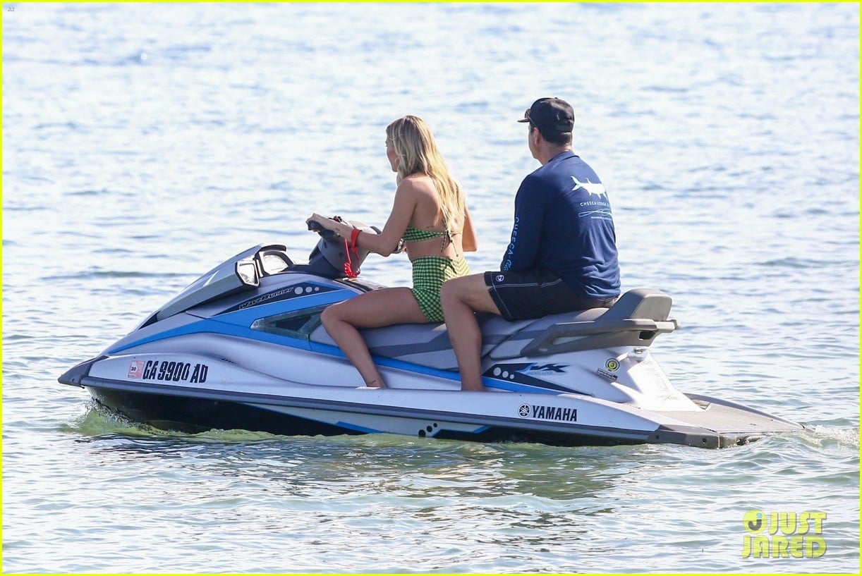 Hailey Bieber Rocks Hot Black Bikini During Miami Photo Shoot: Photo ...