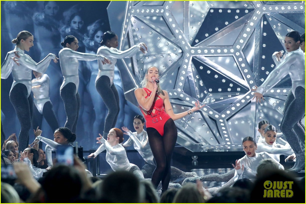 Dua Lipa Performs 'Don't Start Now' with Lots of Balloons at American ...