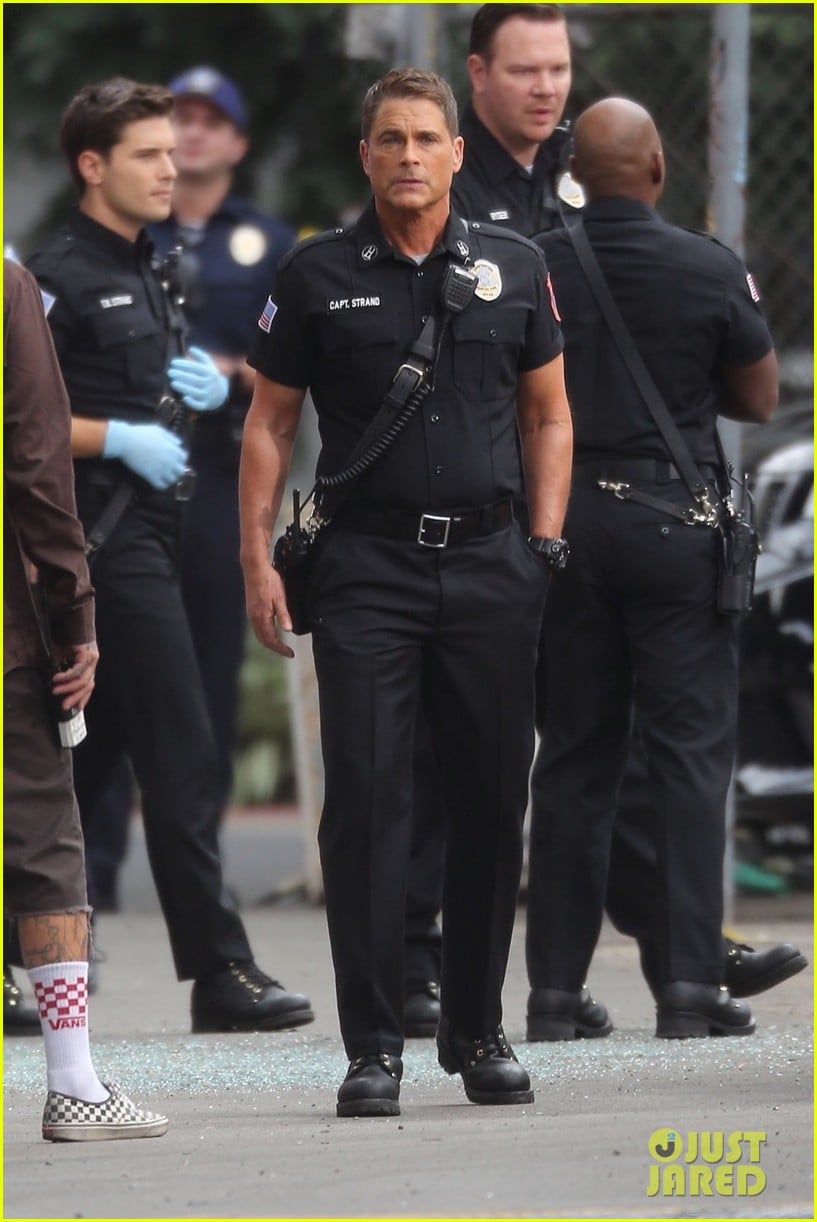 Rob Lowe Looks Good in Uniform on '9-1-1: Lone Star' Set: Photo 4390646 ...