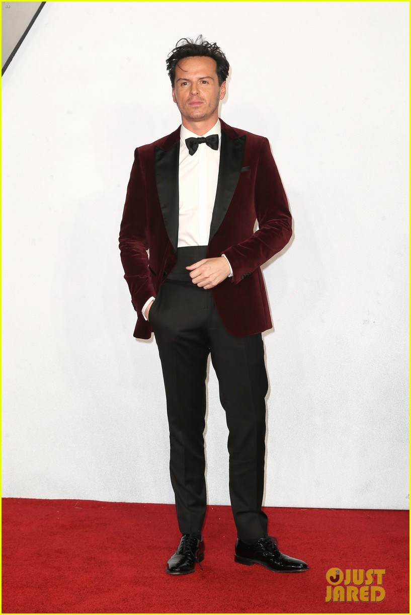 Richard Madden & George MacKay Suit Up for '1917' World Premiere in ...