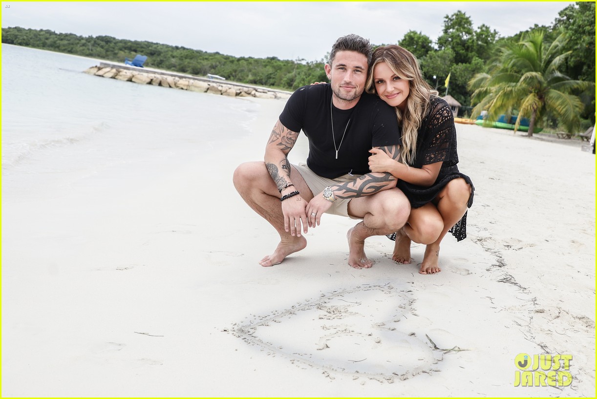 Country Music Stars Michael Ray & Carly Pearce Hit the Beach During ...