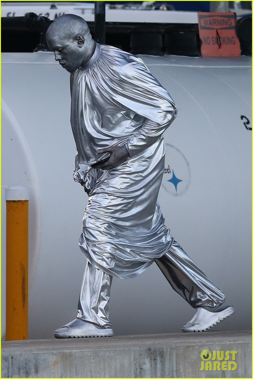 Kanye West Gets Covered in Silver Paint for 'Mary' Opera Performance in ...