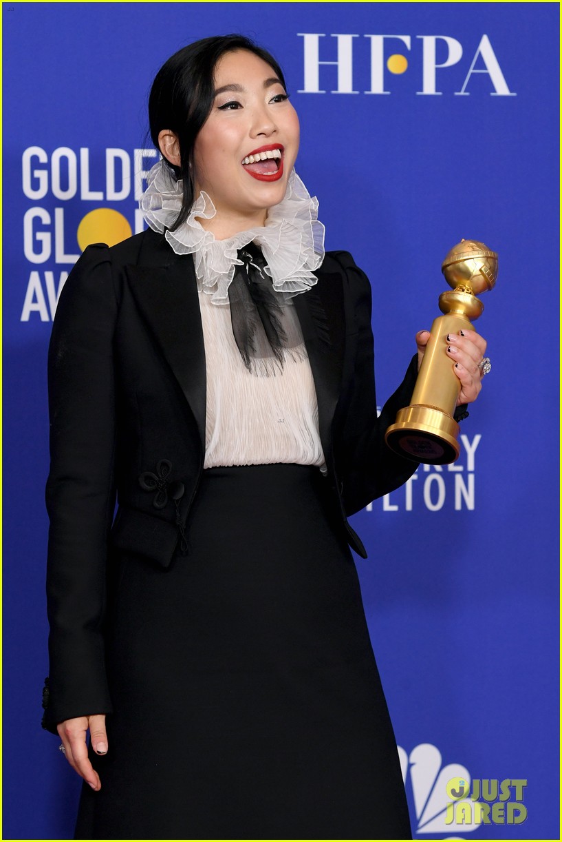 Awkwafina Takes Home Best Actress in a Musical or Comedy at Golden ...