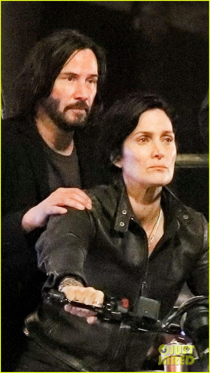 Keanu Reeves & Carrie-Anne Moss Film a Motorcycle Scene for 'The Matrix ...