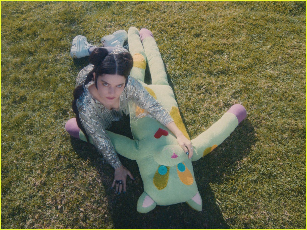 French Singer Soko Announces Third Album 'Feel Feelings,' Drops New ...