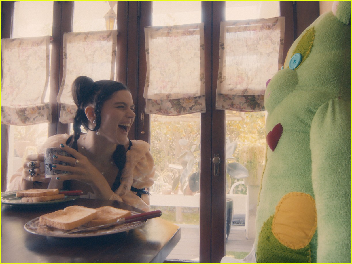 French Singer Soko Announces Third Album 'Feel Feelings,' Drops New ...