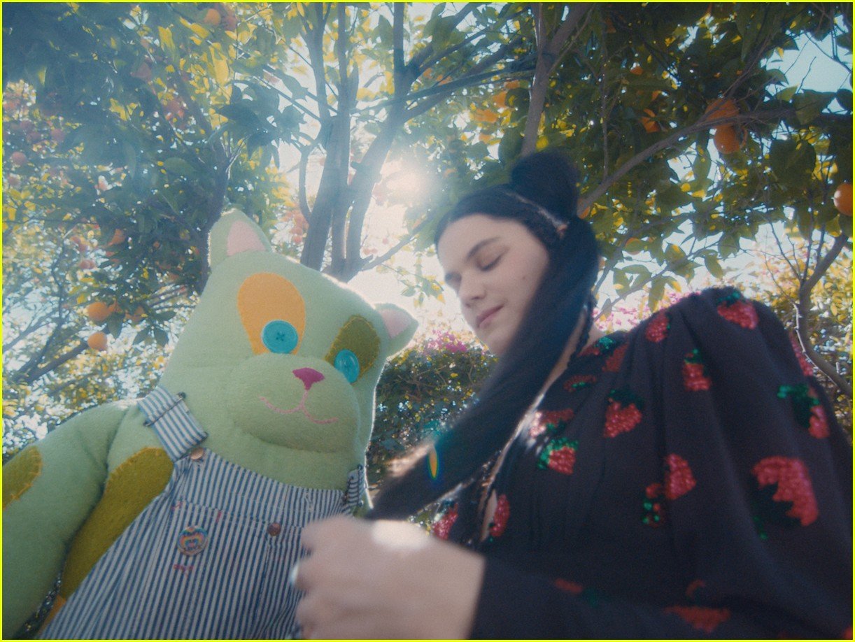 French Singer Soko Announces Third Album 'Feel Feelings,' Drops New ...