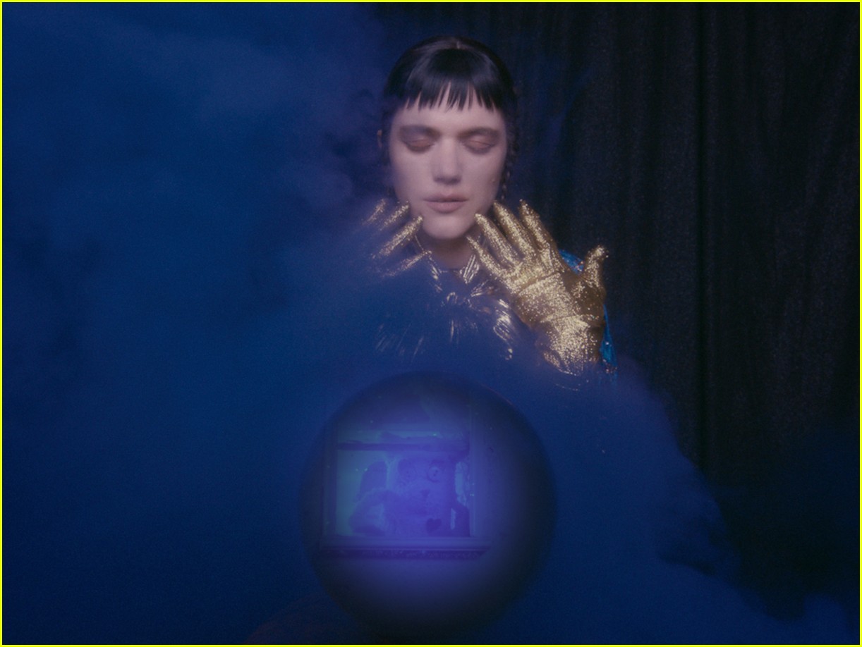 French Singer Soko Announces Third Album 'Feel Feelings,' Drops New ...