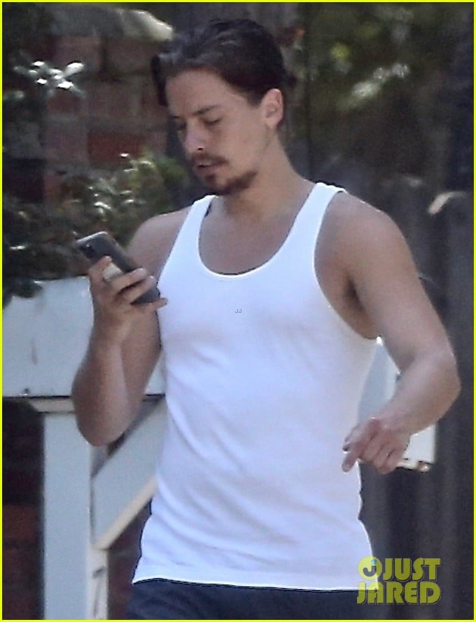 Cole Sprouse Goes for a Walk After His Workout!: Photo 4460563 | Cole ...