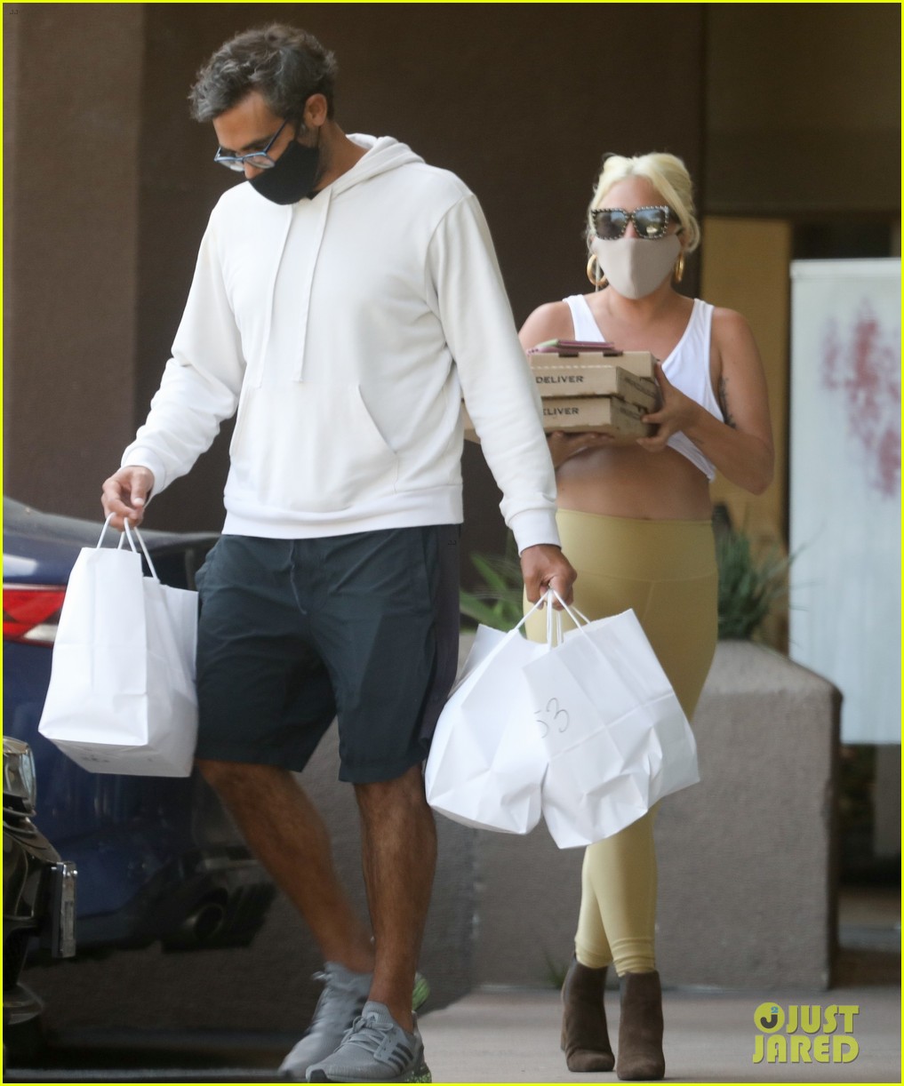 Lady Gaga & Boyfriend Michael Polansky Pick Up Italian Food for Dinner ...