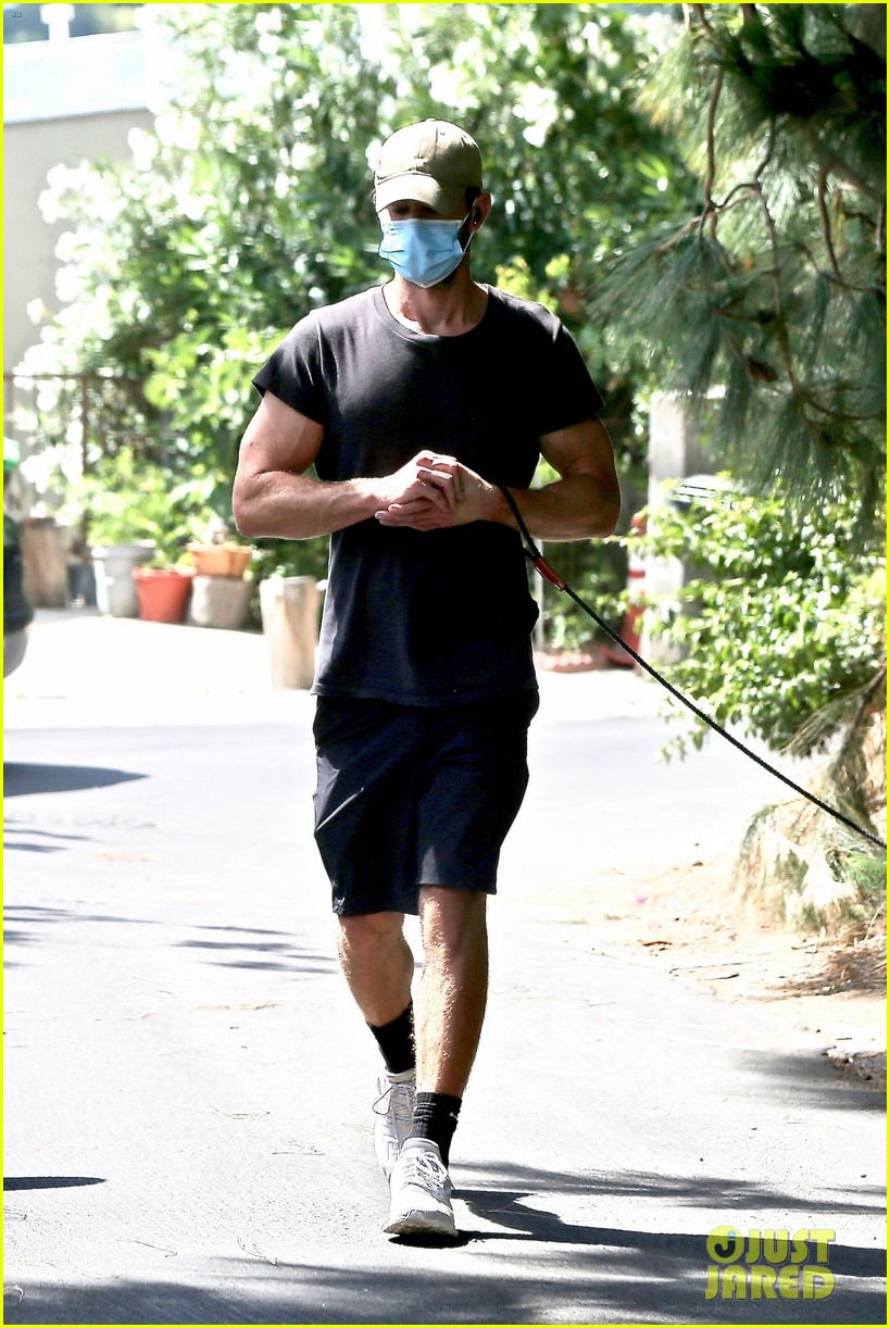Chace Crawford Shows Off Bulging Biceps While Walking His Dog!: Photo ...