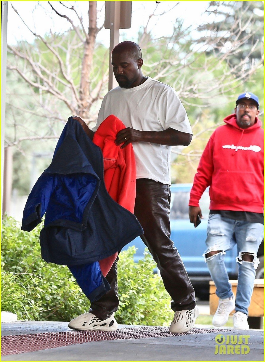 Kanye West Makes Quick Trip to Hospital in Wyoming: Photo 4471910 ...