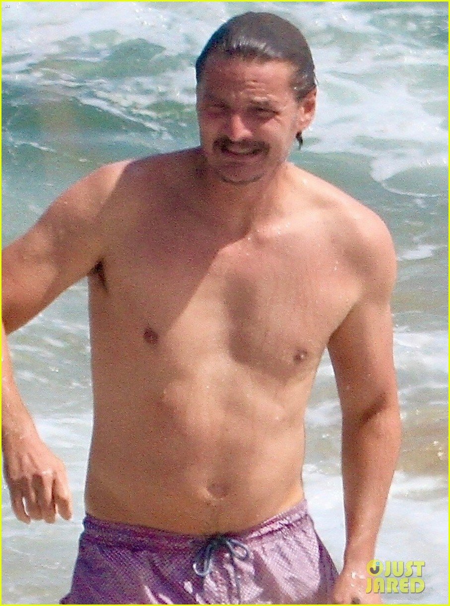 Pedro Pascal Looks Fit Going for Dip in the Ocean in Malibu: Photo ...
