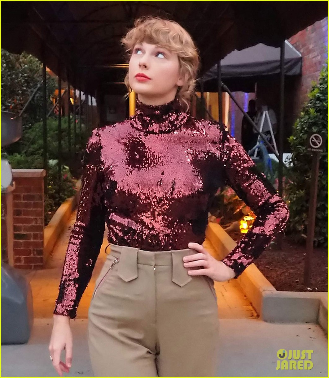 Taylor Swift Arrives at Grand Ole Opry for Her ACM Awards 2020 ...