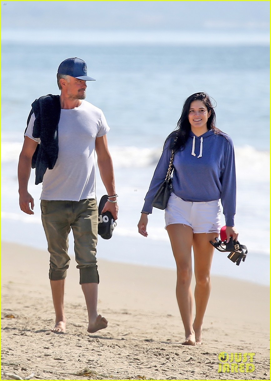 Josh Duhamel Goes for Romantic Stroll on the Beach with Girlfriend ...
