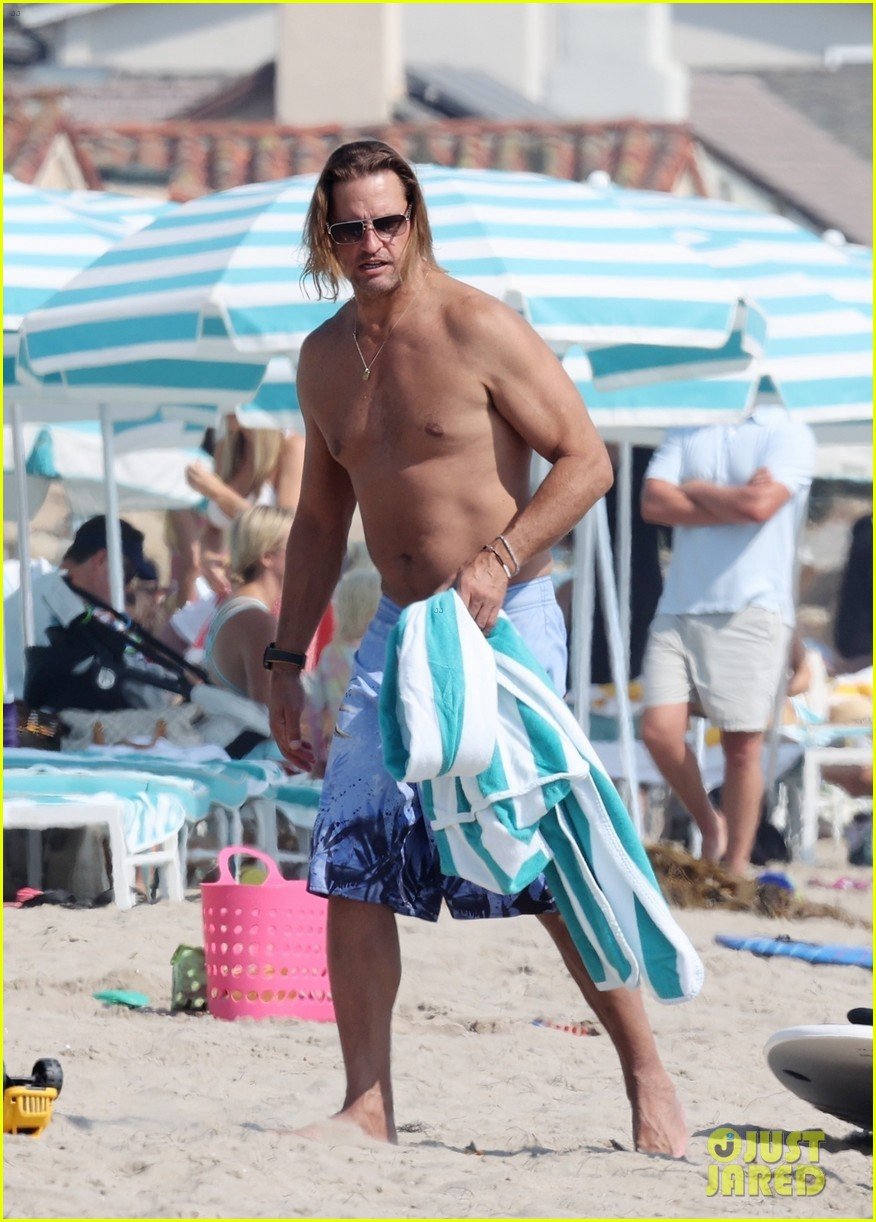 'Lost' Star Josh Holloway Goes Shirtless at the Beach in L.A.: Photo ...