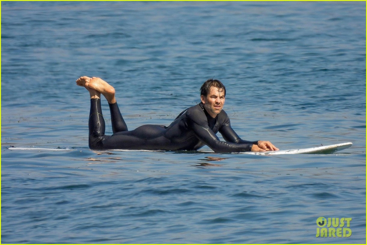 'My Boys' Actor Kyle Howard Shows Off Fit Body in a Wetsuit While ...