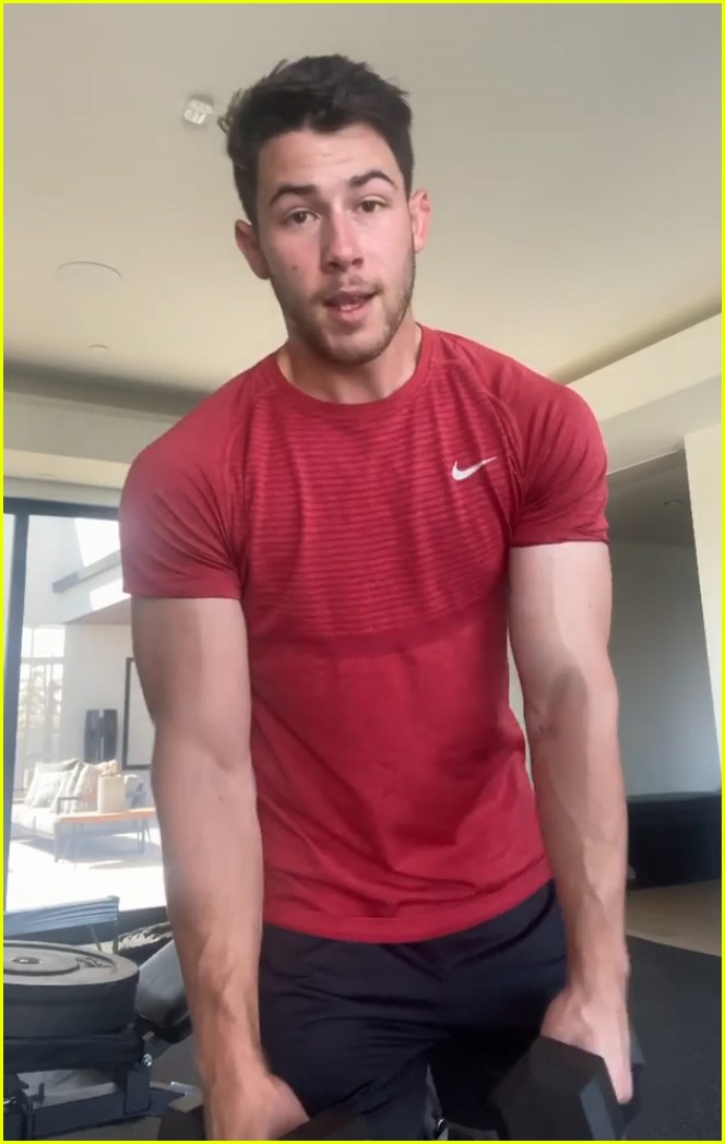 Nick Jonas Looks So Hot While Doing an Upper Body Workout - Watch the ...