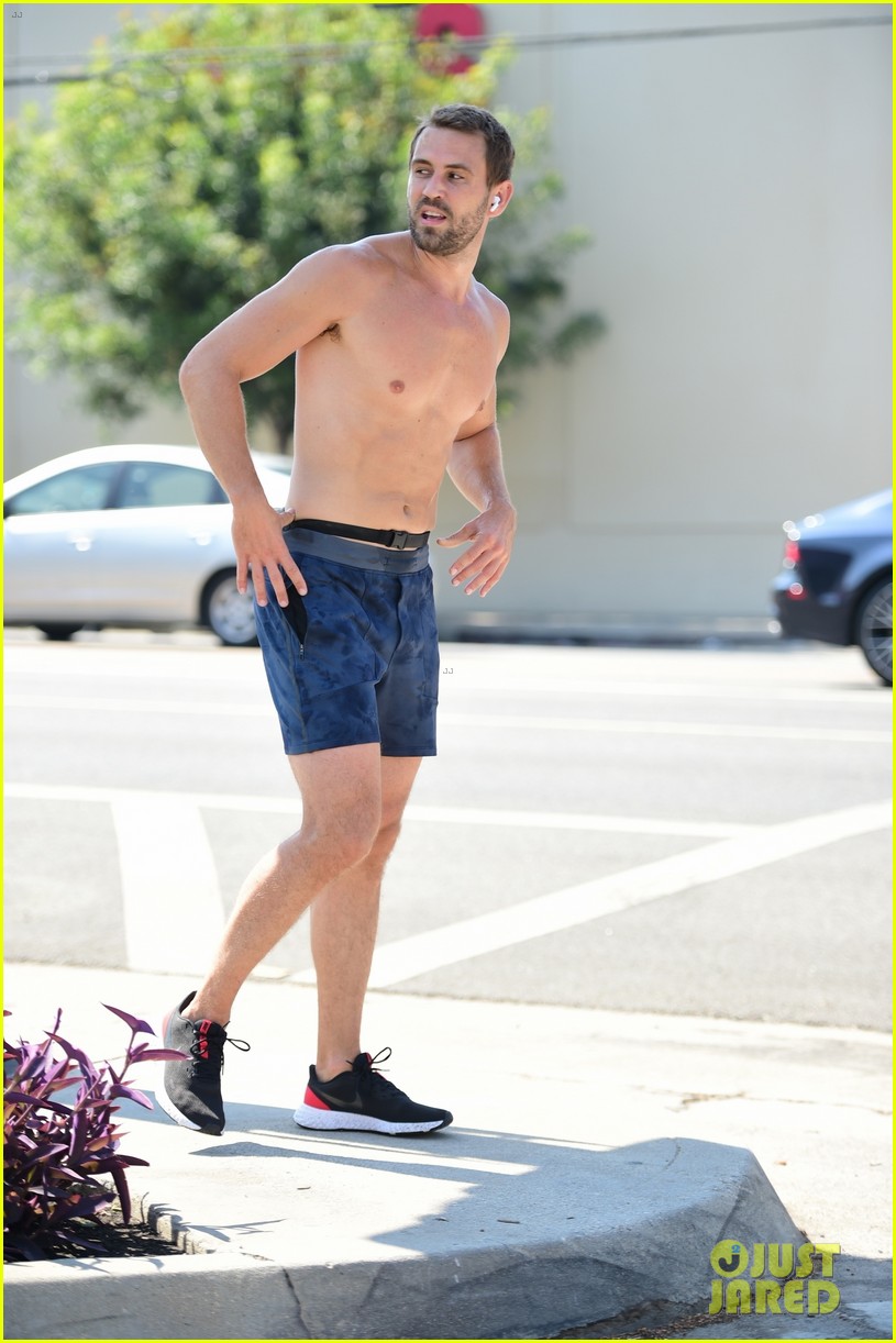 The Bachelor's Nick Viall Goes Shirtless for Run in Los Angeles!: Photo ...