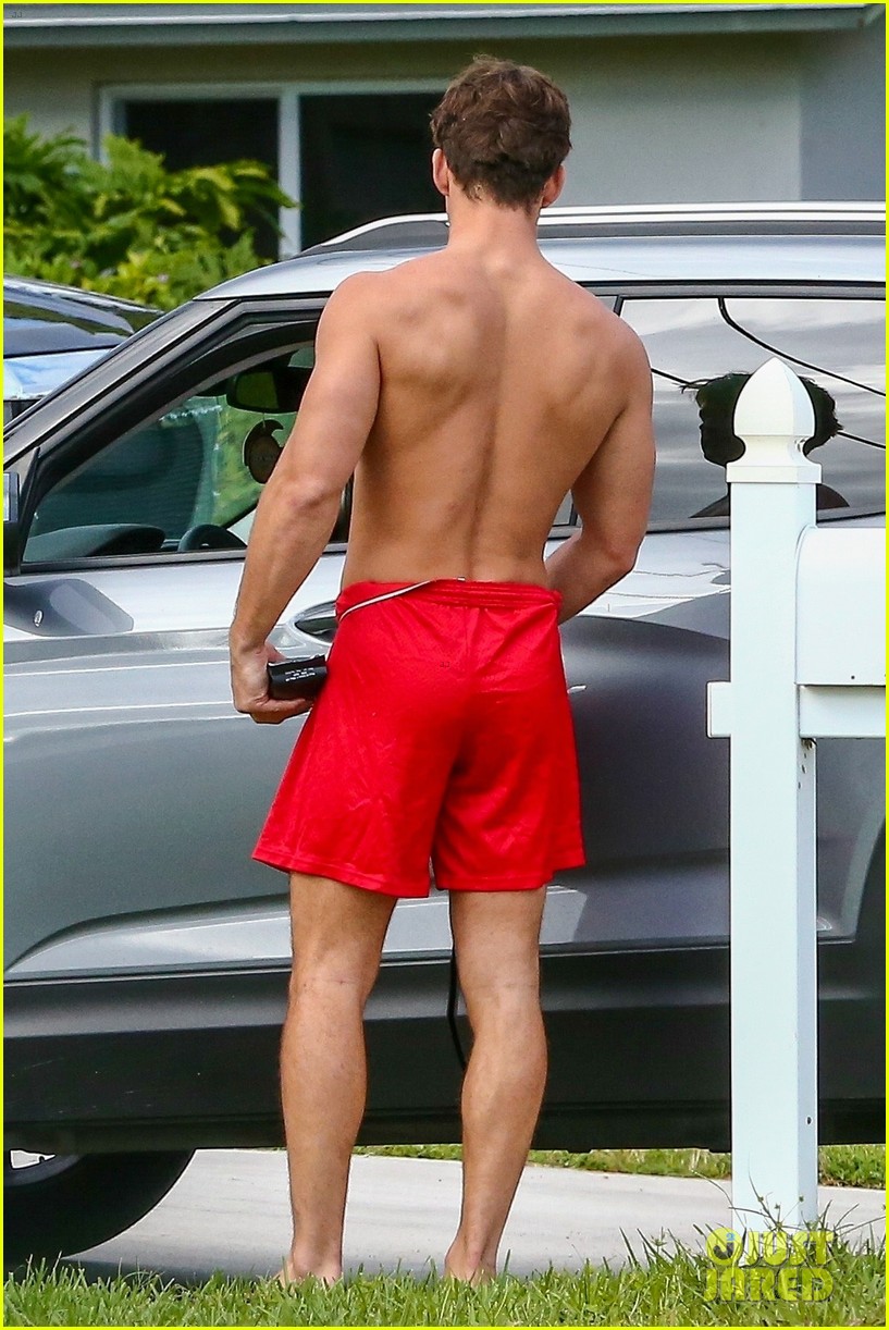 The Bachelorette's Tyler Cameron Looks Ripped While Stepping Out ...