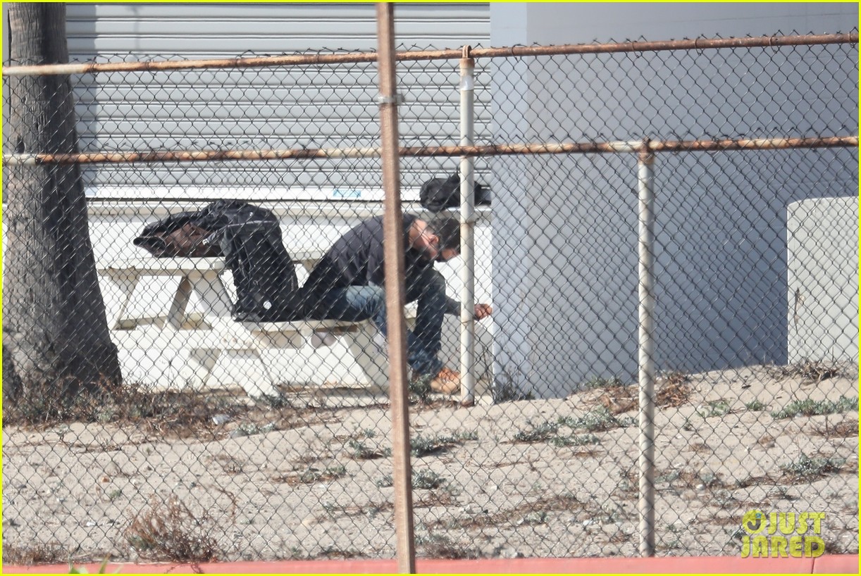 Keanu Reeves Looks Fit Shirtless at the Beach in Malibu: Photo 4514932 ...