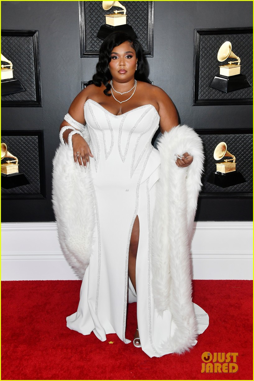 Lizzo Announces That It Is Officially Big Girl Summer: Photo