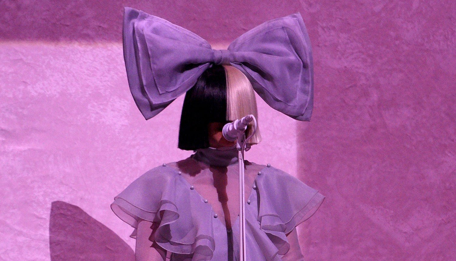 Sia Performs ‘Cheap Thrills’ Live on ‘American Idol’ (Video) | American ...