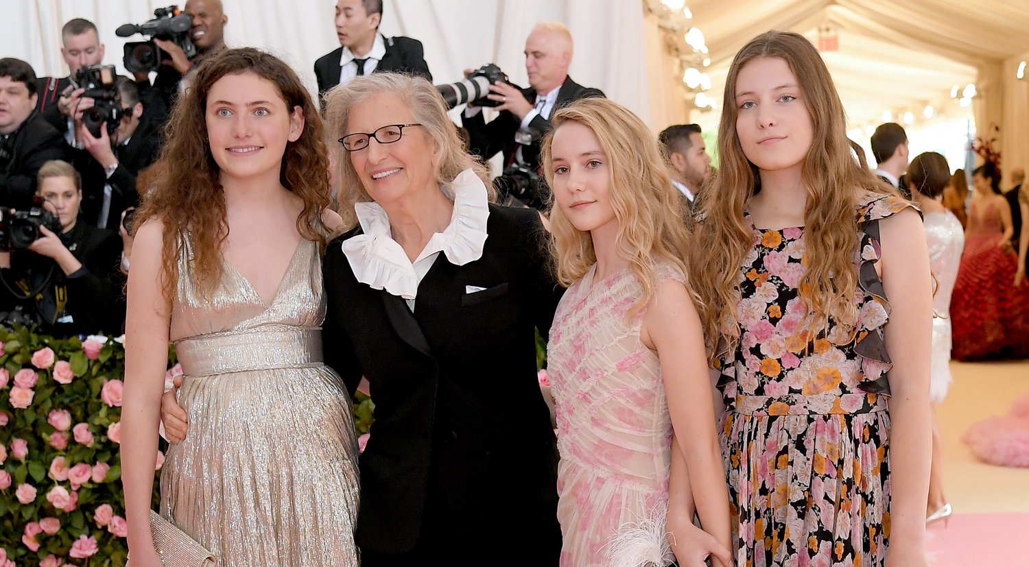 Photographer Annie Leibovitz Brings Daughters to Met Gala 2019 ...