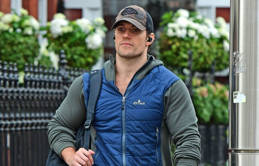 Henry Cavill Looks Buff While Strolling Around London | Henry Cavill ...