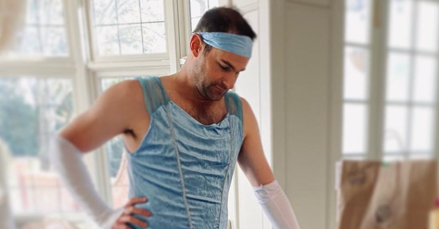 Andy Roddick Dresses Up as Cinderella While Playing with Daughter ...